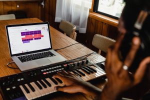 How to Connect Digital Piano to Your PC, iOS, and Android Device ...